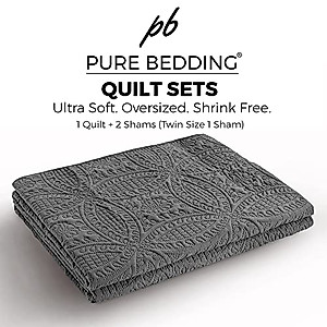 Quilt Set King/Cal King/California King Size Dark Grey - Oversized Bedspread - Soft Microfiber Lightweight Coverlet for All Season - 3 Piece Includes 1 Quilt and 2 Shams, Geometric Pattern