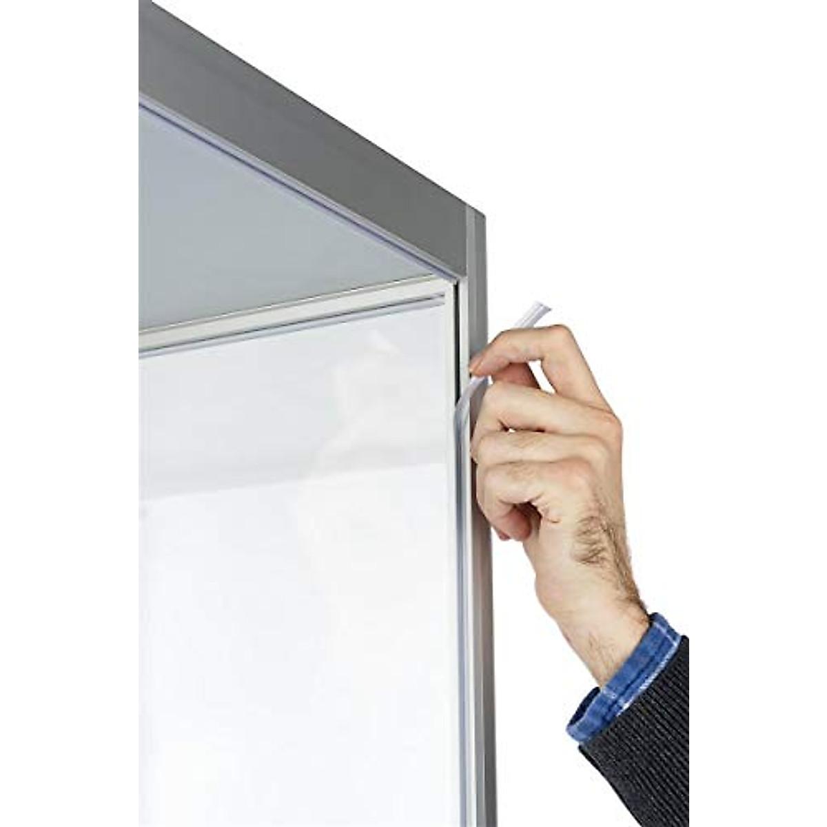 Displays2go Locking Glass Display Case, Illuminated – Silver (DCKDMT24S)
