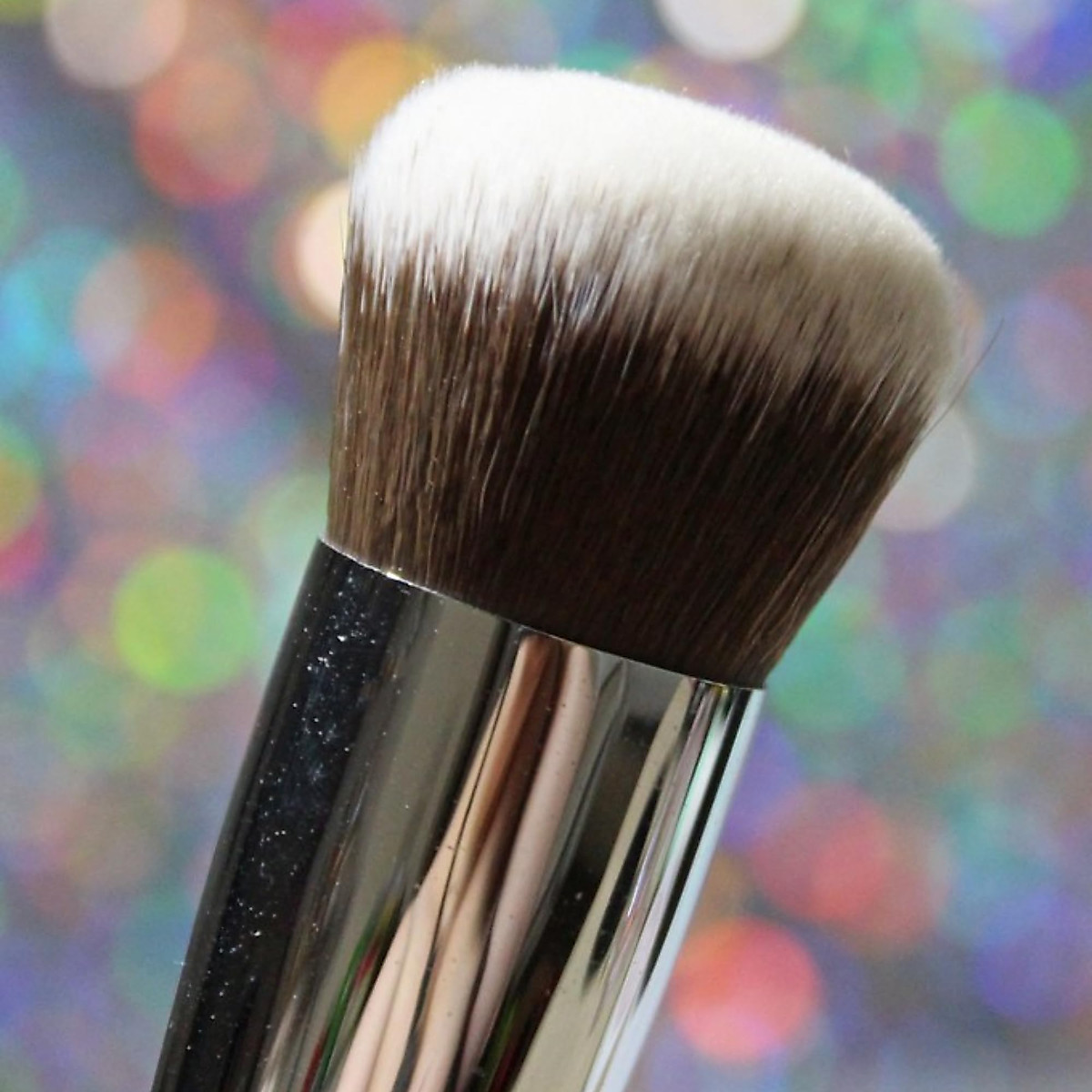 Mineral Powder Foundation Makeup Brush: Round Top Kabuki, Soft Dense Synthetic Bristles for Applying Loose Compact Pressed Translucent Minerals, Setting, Finishing, Buffing Liquid, Cream, Cruelty Free
