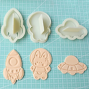 KALAIEN Space Cake Mold Cookie Cutter Rocket Mold Fondant Stamper Set, Biscuit Cake Baking Mold for Party Supplies Small Set of 4