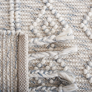 SAFAVIEH Natura Collection Accent Rug - 4' x 6', Grey & Ivory, Handmade Boho Farmhouse Braided Tassel Wool, Ideal for High Traffic Areas in Entryway, Living Room, Bedroom (NAT185F)