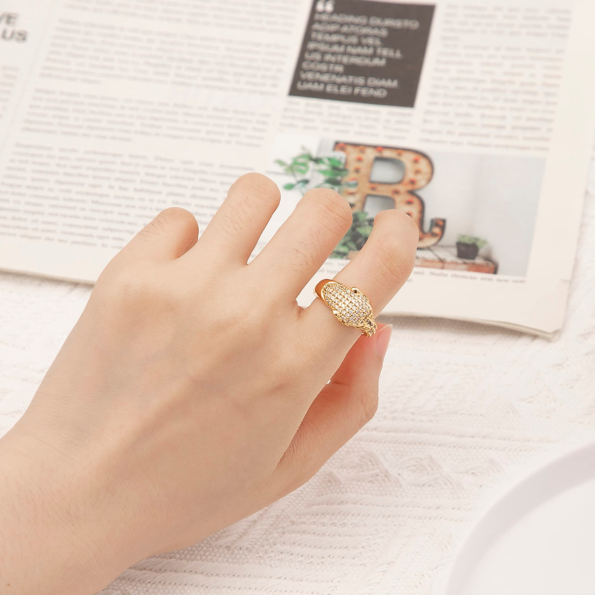 Hofar Leopard Ring for Men Women, Cubic Zirconia Opening Adjustable Animal Band Ring, Fashion Rhinestones Jewelry Gifts for Friend Family Lover