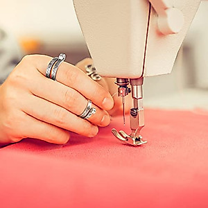 ANCIRS 2 Pack Knitting Crochet Loop Ring for Fingers, Adjustable Crochet Tension Ring, Metal Open Yarn Guide Finger Holders, Knitting Thimbles for Crochet- Silver