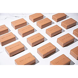 Every Man Jack Sandalwood 2-in-1 Mens Bar Soap - Wash and Shampoo for All Skin and Hair Types - Ultra Hydrating Made with Natural Ingredients like Shea Butter, Aloe Vera, Glycerin - 6oz