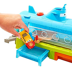 Disney and Pixar Cars Toys, Submarine Car Wash Playset with Color-Change Lightning McQueen Toy Car, Water Play