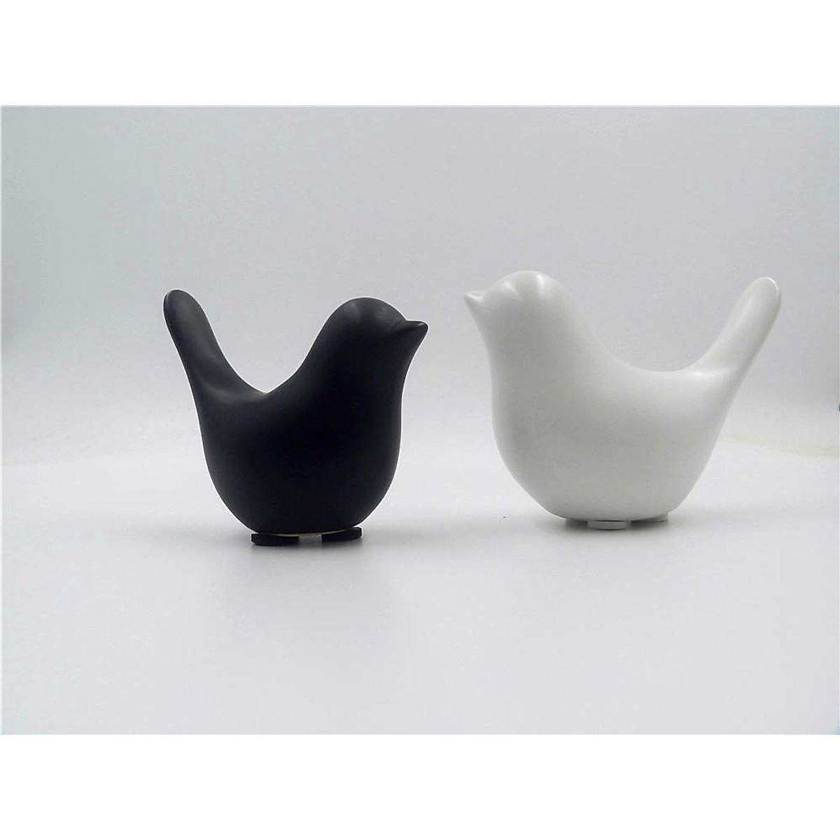 SuDuoLa Scandinavian Decor Bird Decor (Minimalist Decorations Modern Sculptures White Doves Birds Figurine) Home Decor Crafts Ceramic Birds Gifts (Black and White) 2Pcs