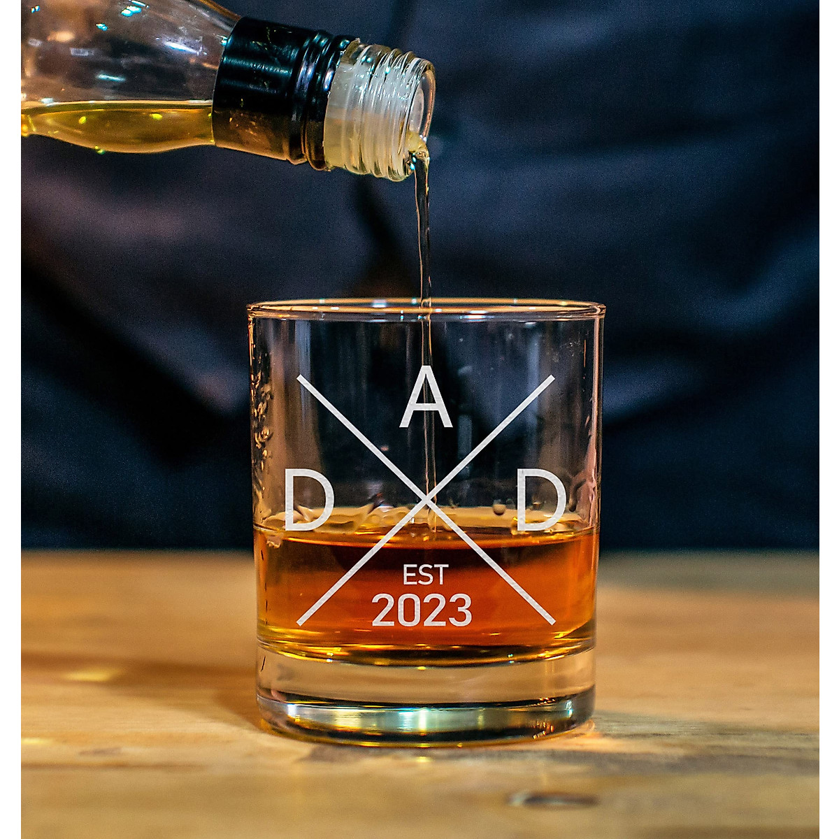 CARVELITA Dad Est 2023 Whiskey Glass - Pregnancy Announcements For Dad - 11oz Old Fashioned Bourbon Rocks Glass For Expecting Father - Dad To Be Gifts - Funny New Dad Gifts - First Time Dad Gifts