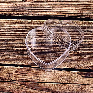2Pcs Transparent Plastic Heart Shaped Acrylic Box with Lid Mini Storage Candy Boxes Cube Organizer Containers for Tiny Jewelry Party Favors Supplies