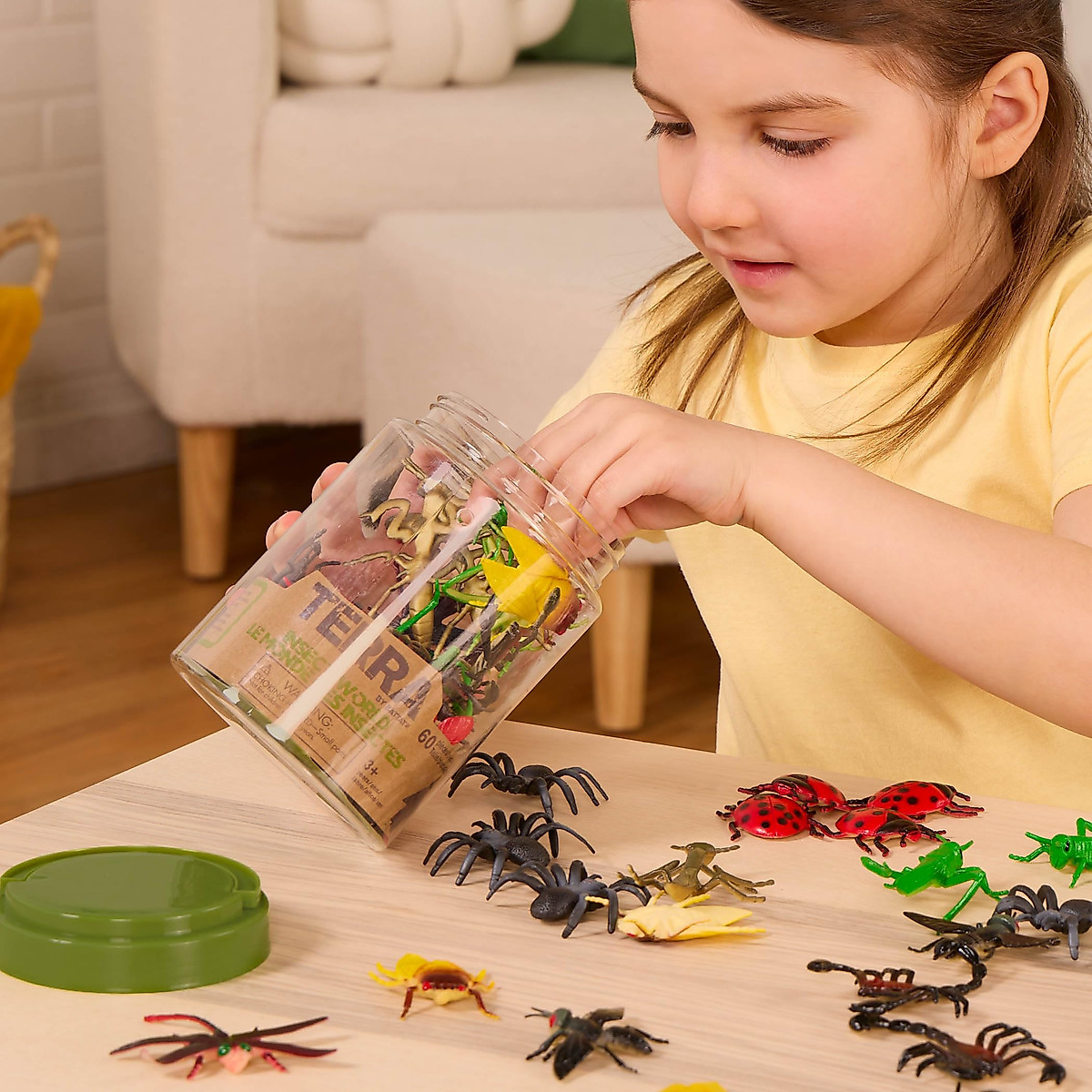 Terra by Battat – Toy Bugs & Insects Tube – 60 Mini Figures in 12 Realistic Designs – Toy Ants, Scorpions, Dragonflies & More – Creepy Crawlies in Storage Tube – Insect World – 3 Years +