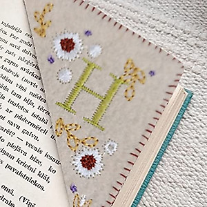 Personalized Hand Embroidered Corner Bookmark, 26 Letters Cute Flower Embroidered Corner Bookmark Embroidery Book Marker Clip for Book Lovers Bookmarks for Reading Lovers Meaningful Gift