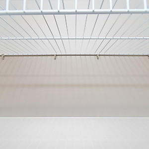 Frienda 5 Pcs Magnetic Shelf Liners Heavy Clear Waterproof Magnetic Wire Shelf Cover Plastic Storage Rack Liners with 25 Pcs Magnetic Strips for Wire Shelve Kitchen Shelves(29 x 10.5 Inch)