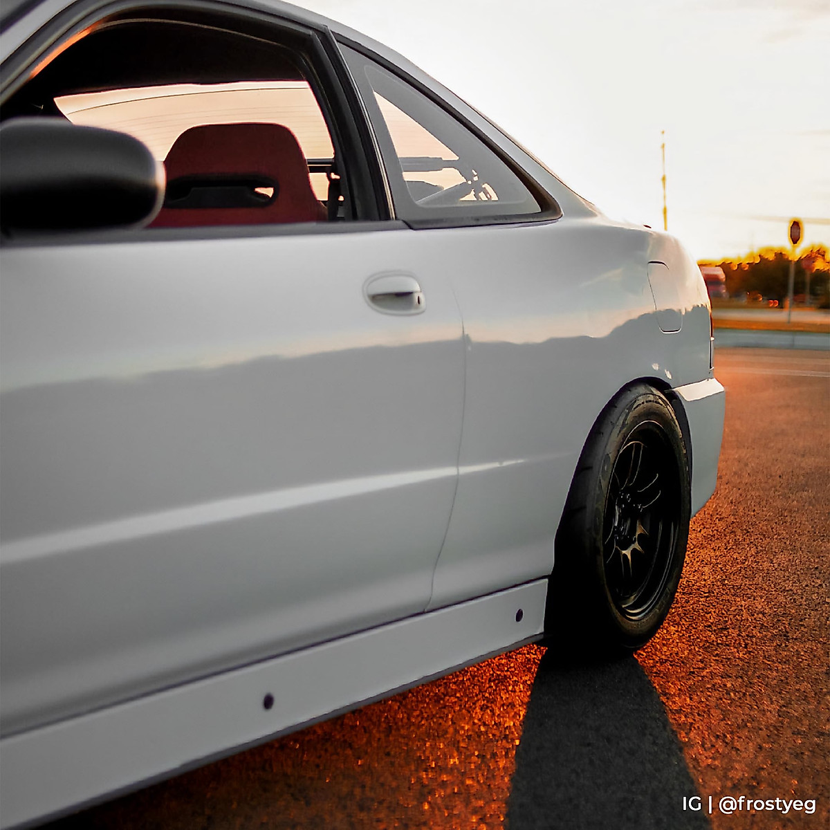 VViViD White High Gloss Realistic Paint-Like Microfinish Vinyl Wrap Roll with VViViD XPO Air Release Technology (1ft x 5ft)