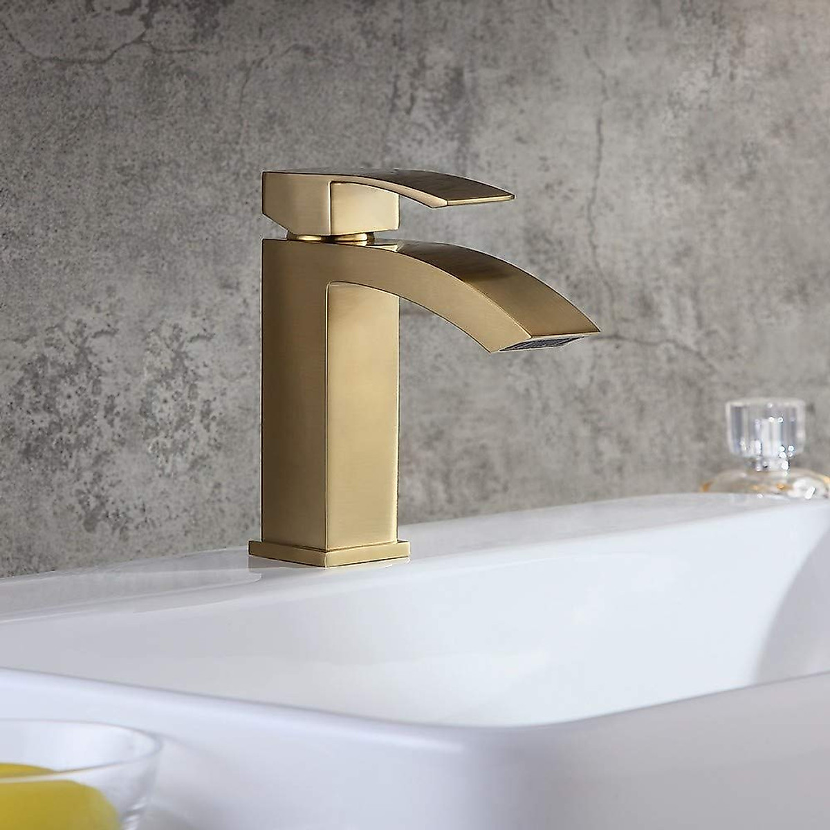 BULUXE Bathroom Sink Faucet in Brushed Gold, Contemporary Style Single Hole Single Handle Deck Mounted Gold Bathroom Faucet Solid Brass Bathroom Basin Mixer Tap cUPC Certified