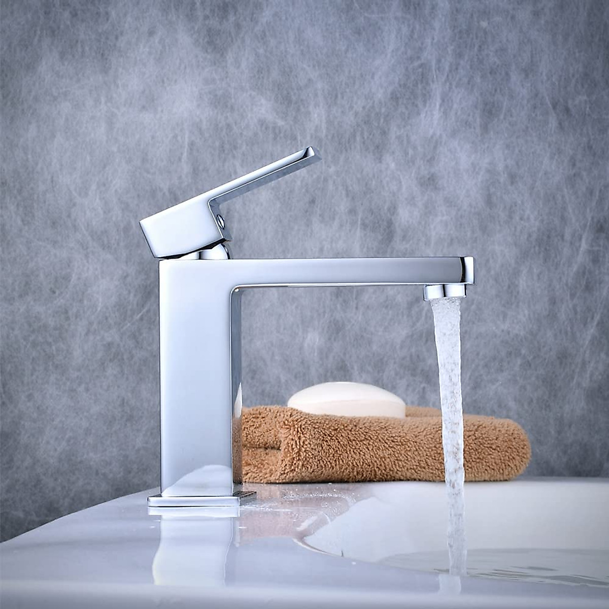 Single Hole Bathroom Faucet Chrome, NEWRAIN Single Handle Brass Sink Faucet Bathroom Single Hole with Pop Up Sink Drain Assembly and Water Faucet Supply Lines