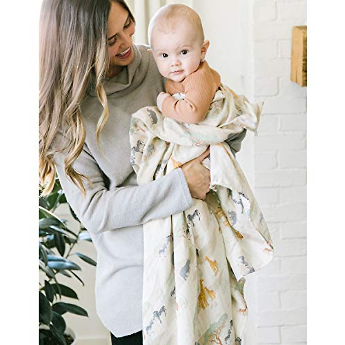 SARANONI Swaddle Blanket with Giraffe, Elephant, Zebra & Rhino Designed Muslin Swaddle Blankets (The Savannah)