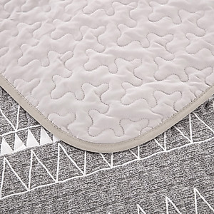 WONGS BEDDING Grey Quilt Set Queen, Boho Striped Triangle Printed Bedspread Coverlet Set, 3 Pieces (1 Quilt + 2 Pillowcases), Soft Microfiber Lightweight Bohemian Bedding Quilt for Summer 90"x96"