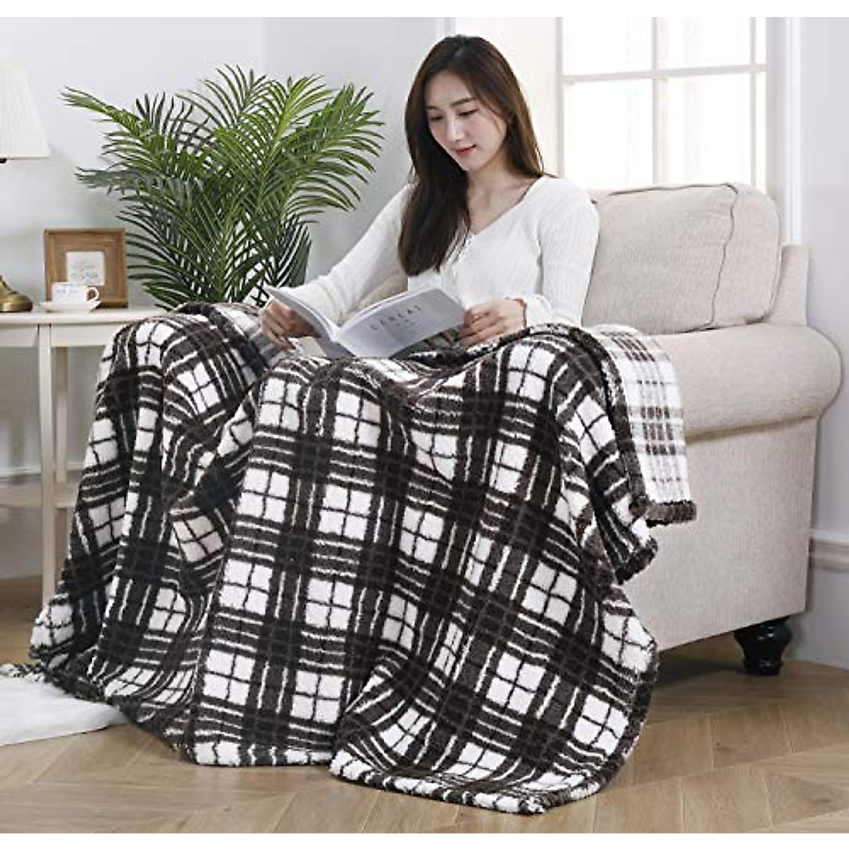 ELLE HOME Oversized Sherpa Throw - Soft Warm Flannel Fleece Blanket, for Bed and Couch - Oversized Throw 50" X 70", Black and White Plaid