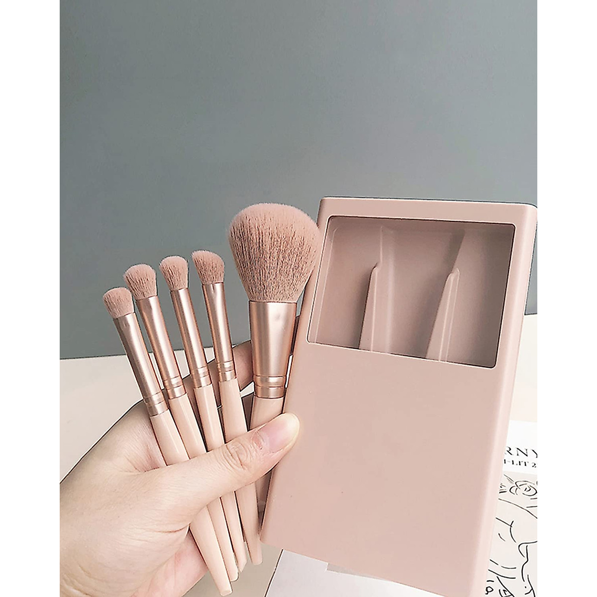 Travel Size Makeup Brushes Set, Easy-taken Mini Makeup Brush Set with Case and Mirror, Small Complete Function Cosmetic Brushes Kit Perfect for On The Go (Apricot)