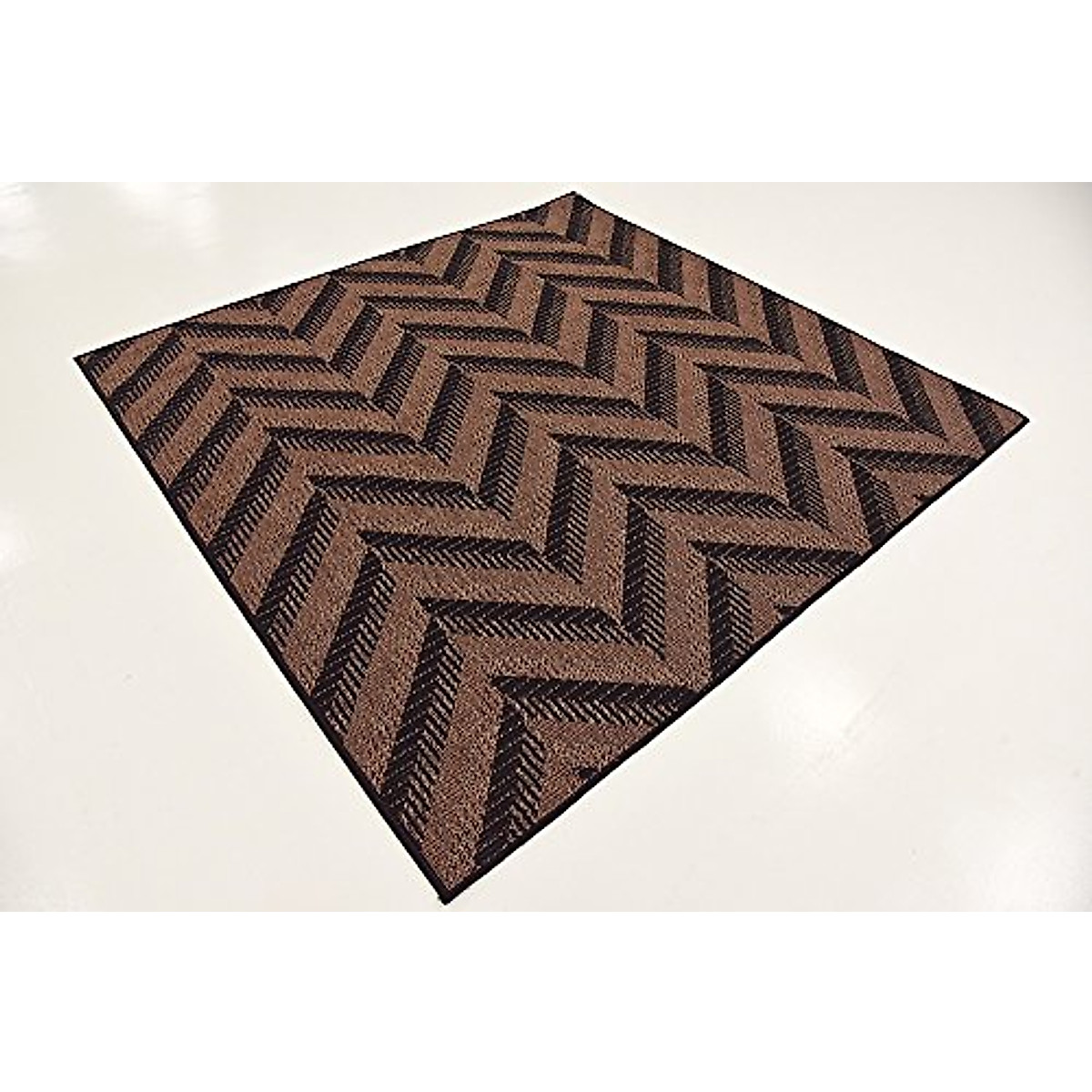 Unique Loom Outdoor Modern Collection Area Rug - Chevron (5' 4" Square, Brown/ Black)