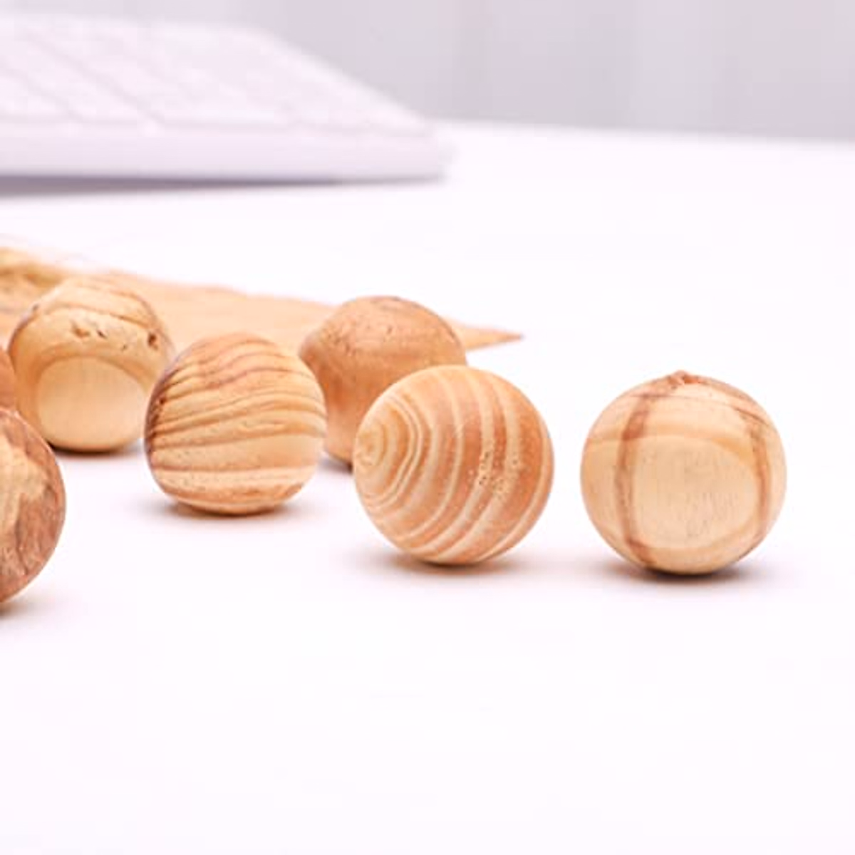 UKCOCO 120 Pcs Natural Camphor Ball Fresh Cinnamomum Camphora Root Neutralizing Odor Camphor Balls Cedar Blocks Closet Deodorizer for Clothes Storage Closets Drawers 1.8cm