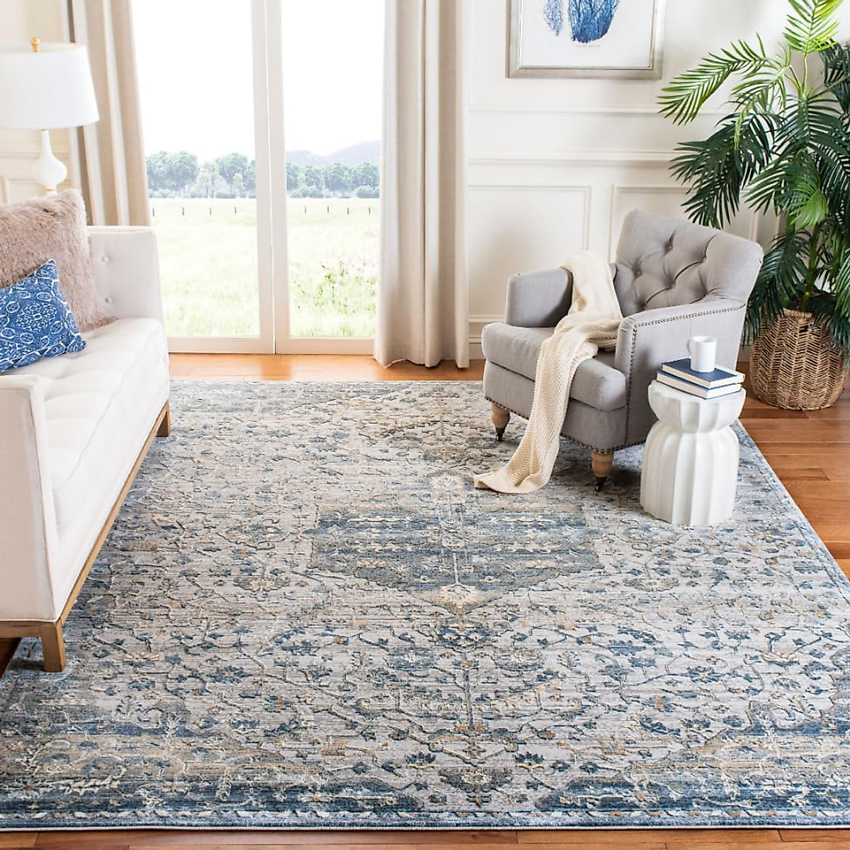 SAFAVIEH Cosmopolitan Collection Area Rug - 8' x 10', Cream & Grey, Distressed Design, Non-Shedding & Easy Care, Ideal for High Traffic Areas in Living Room, Bedroom (CSM683G)