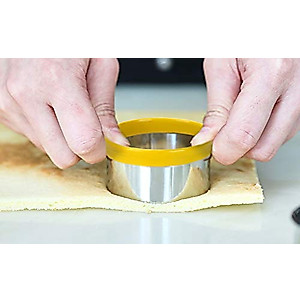 Round Cookie Biscuit Cutter Set - 12 Pack Pastry Cutters in Graduated Sizes for Donut, Dough, Fondant, Clay - Stainless Steel Circle Cutter Cake Ring Molds with Colorful Rubber Coating