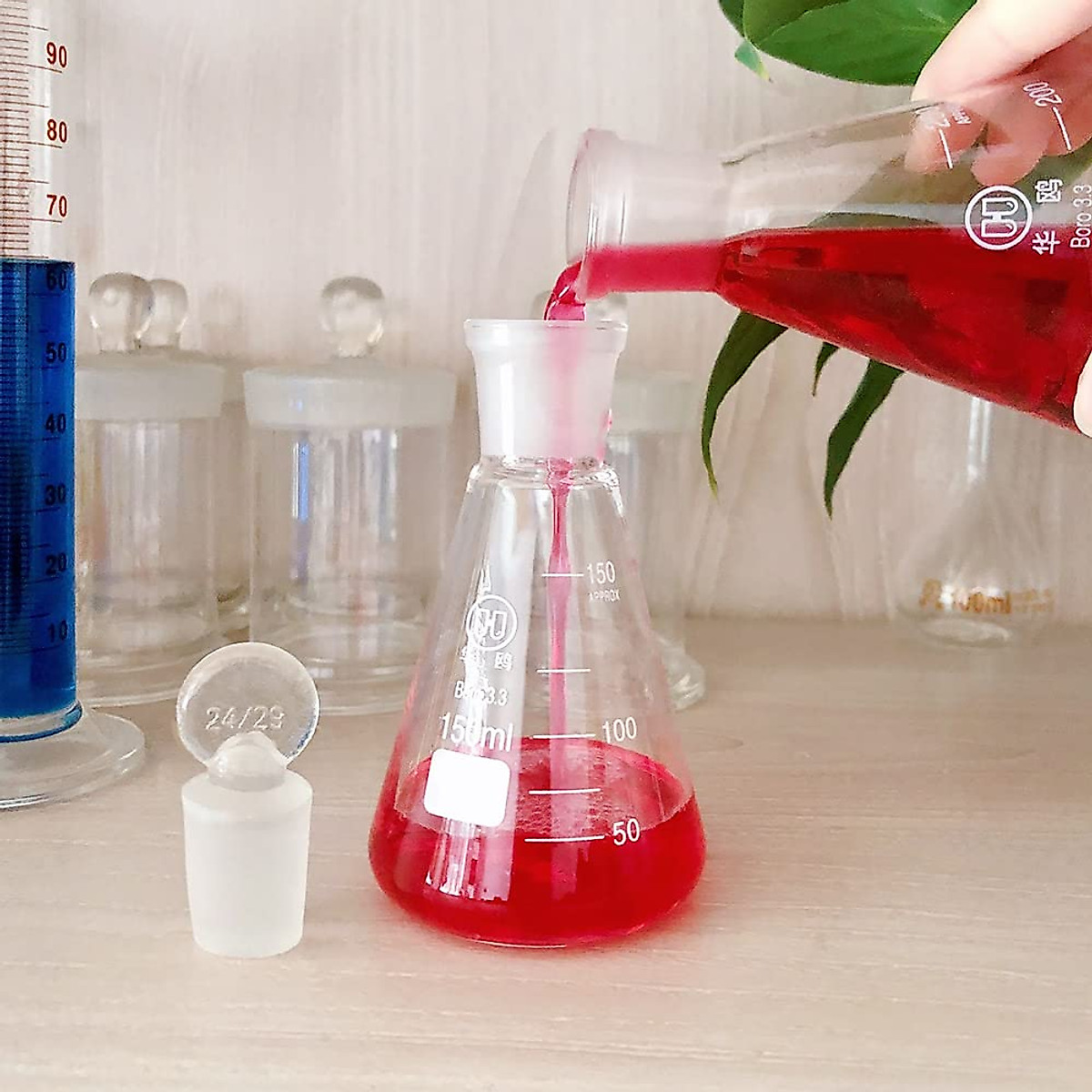 HUAOU Scientific 150ml Erlenmeyer Conical Flasks Set with Ground Glass Stoppers, Graduated 3.3 Borosilicate Glass, Pack of 3