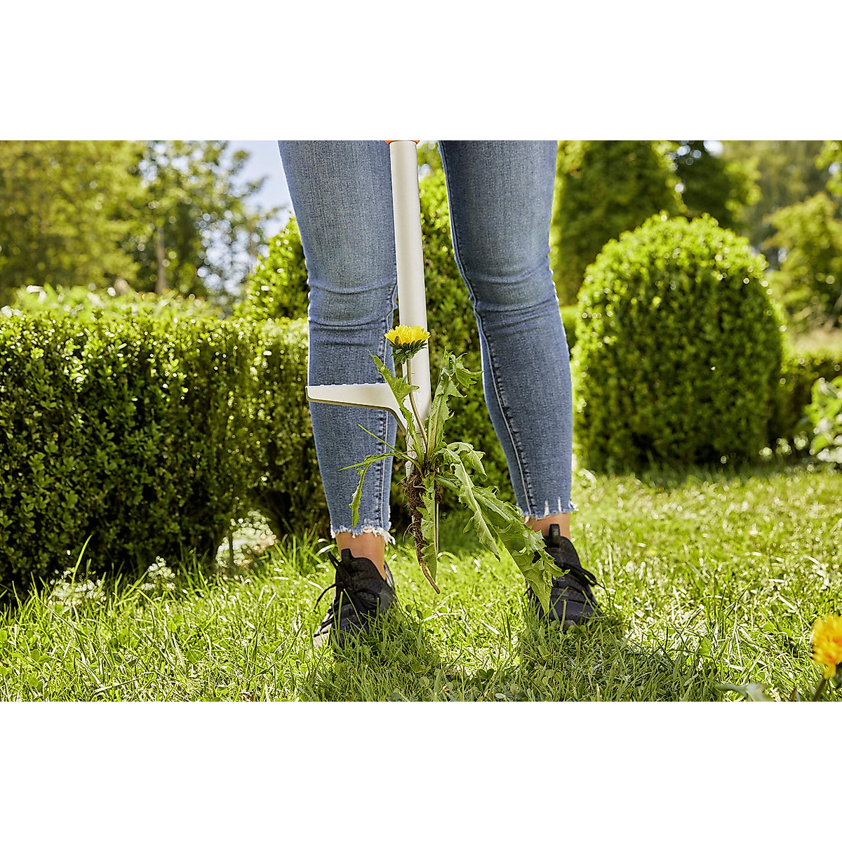 Gardena (03518-20 Weed Puller Tool, Stand Up Weeding Made Easy, Patented Blades Heavy Duty Weed Removal a Breeze, Built-in Weed Ejector, Long Handle for Outdoor Use.