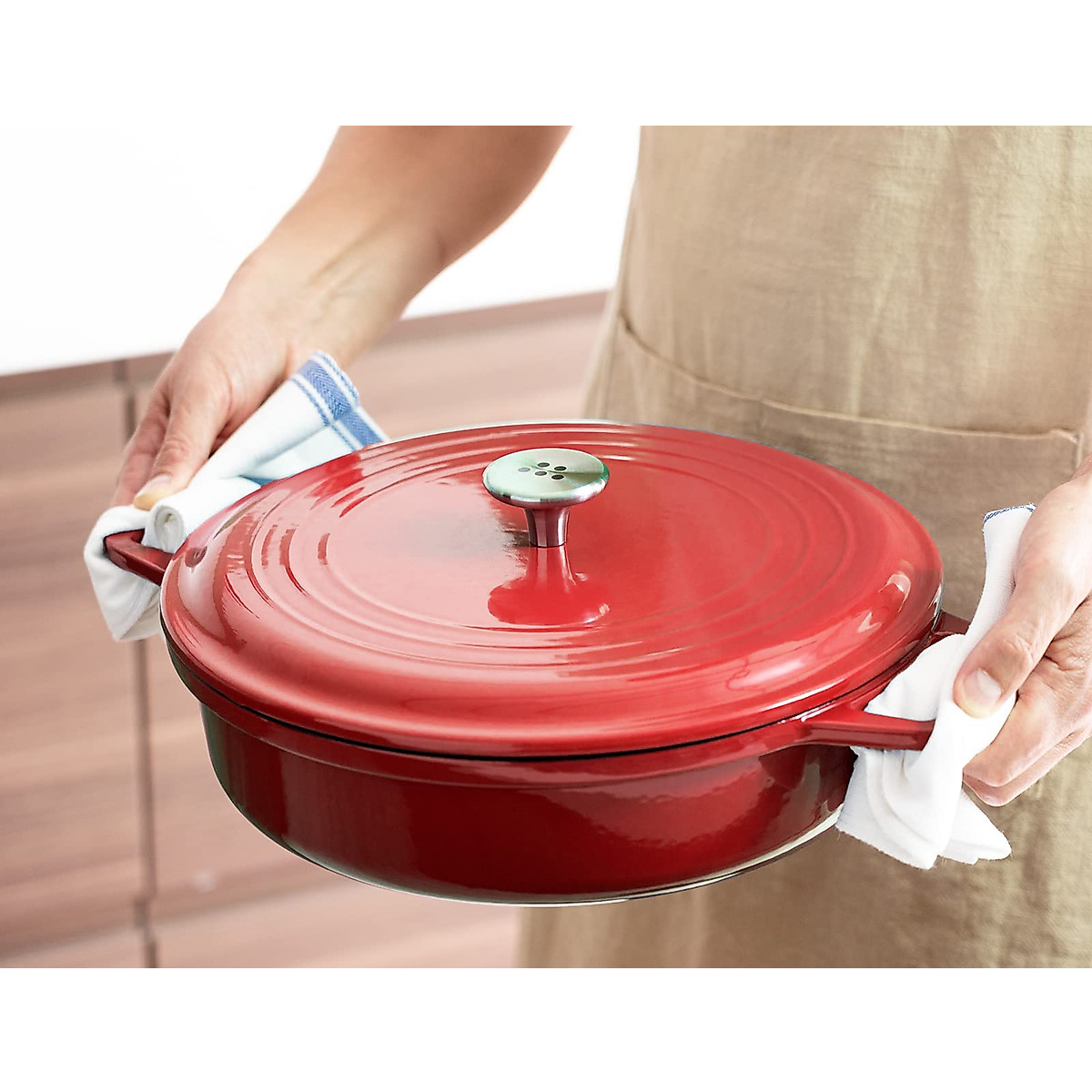 Misen Enameled Cast Iron Braiser Pan with Lid - Shallow Depth for Braising & Poaching - Durable Cookware - Oven Safe - Easy Handling - Chip-Resistant Enamel - Multi-Purpose Cooking - Red