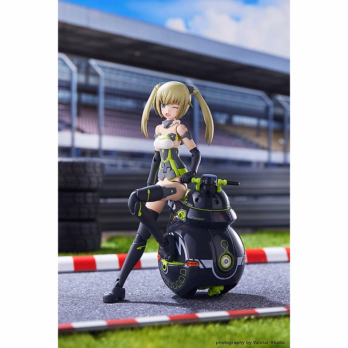 Kotobukiya Frame Arms Girl: Innocentia Racer and Noseru Racing Specs Plastic Model Kit,Multicolor
