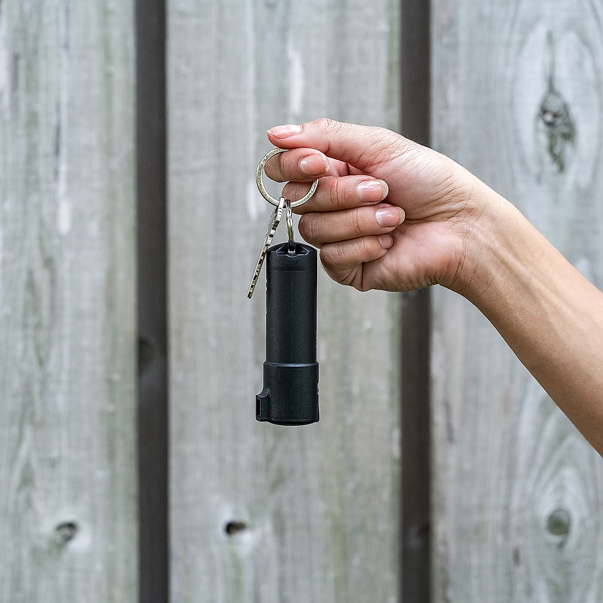 POLICE MAGNUM Pepper Spray Spin Top- SMALL & COMPACT Keychain for Security Protection- 1/2oz Black