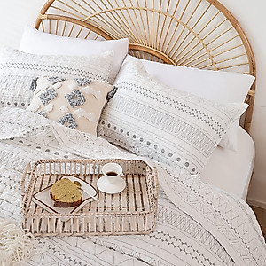 JANZAA Quilt Bedding Set Boho for All Season, 3 PCS Bedspreads Queen Size with Grey Geometry Pattern On White (Two Pillow Cases)