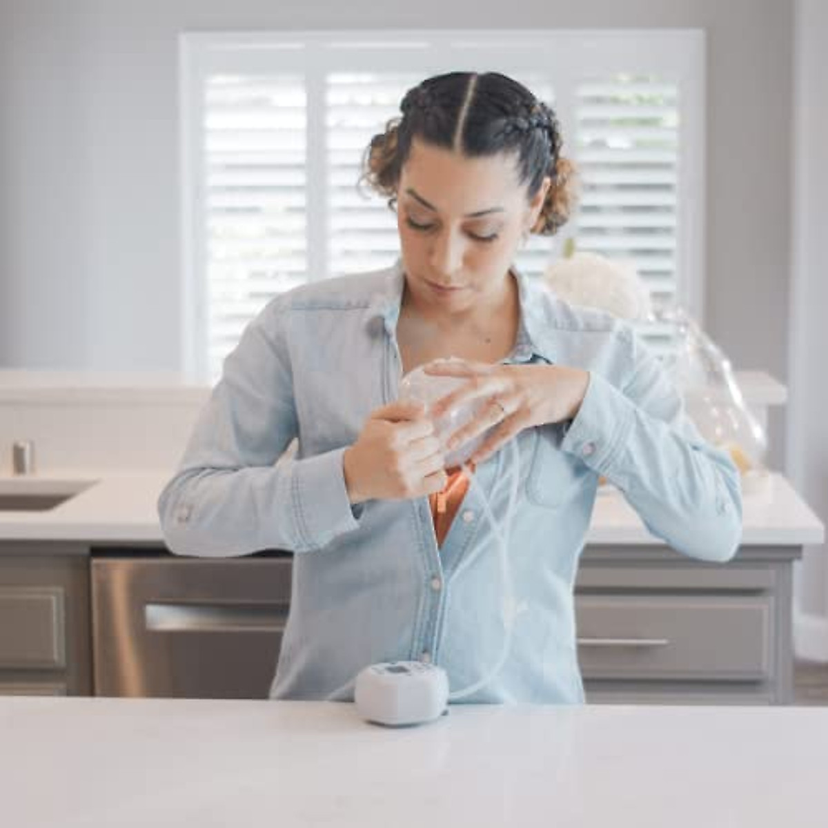 Freemie Liberty II Deluxe Hands-Free Wearable Breast Pump System for Discreet Pumping | Quiet Rechargeable Mobile Breast Pump | Ultra-Lightweight in-Bra Cups, 25mm & 28mm Breast Flanges Included