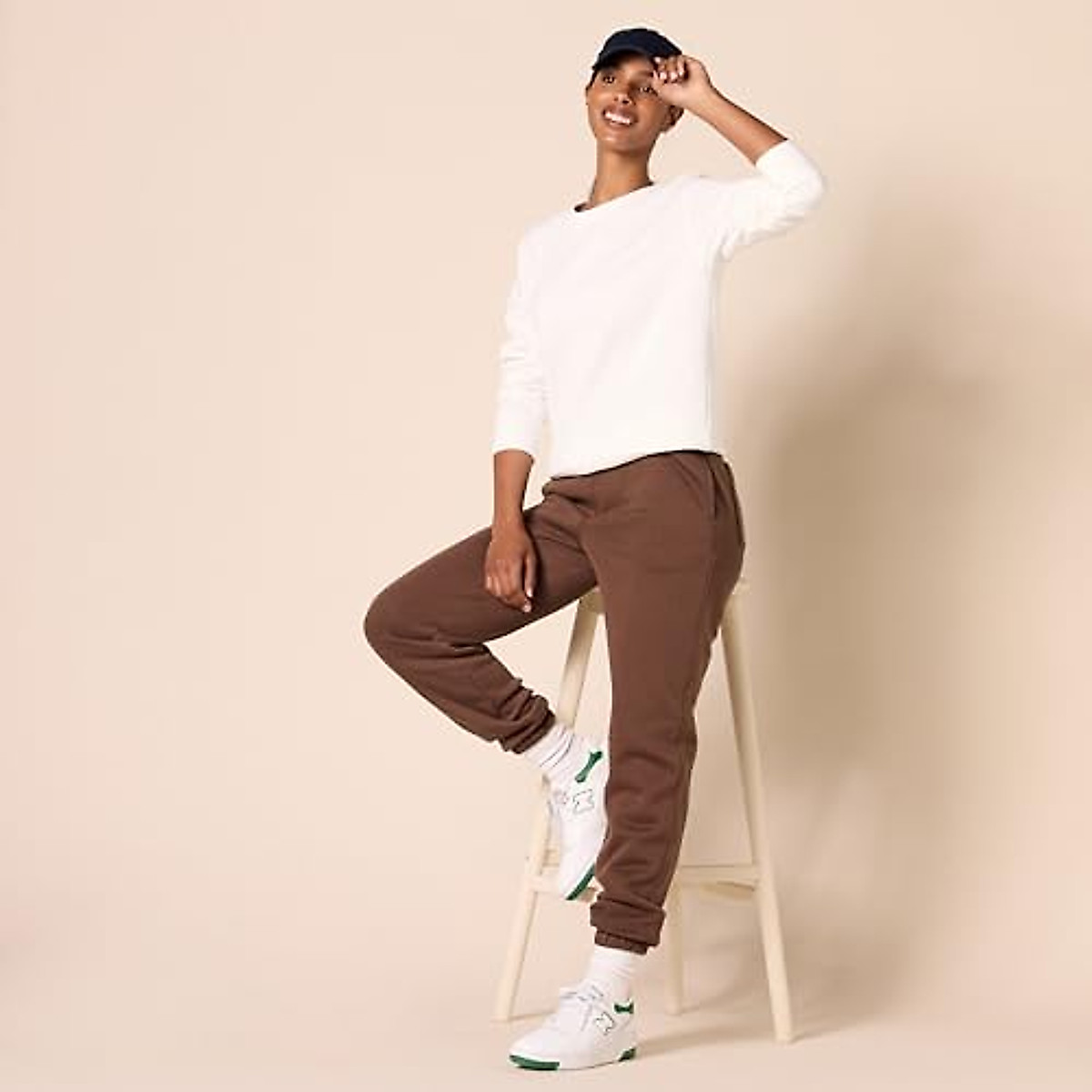 Amazon Essentials Women's French Terry Fleece Crewneck Sweatshirt (Available in Plus Size), White, Medium