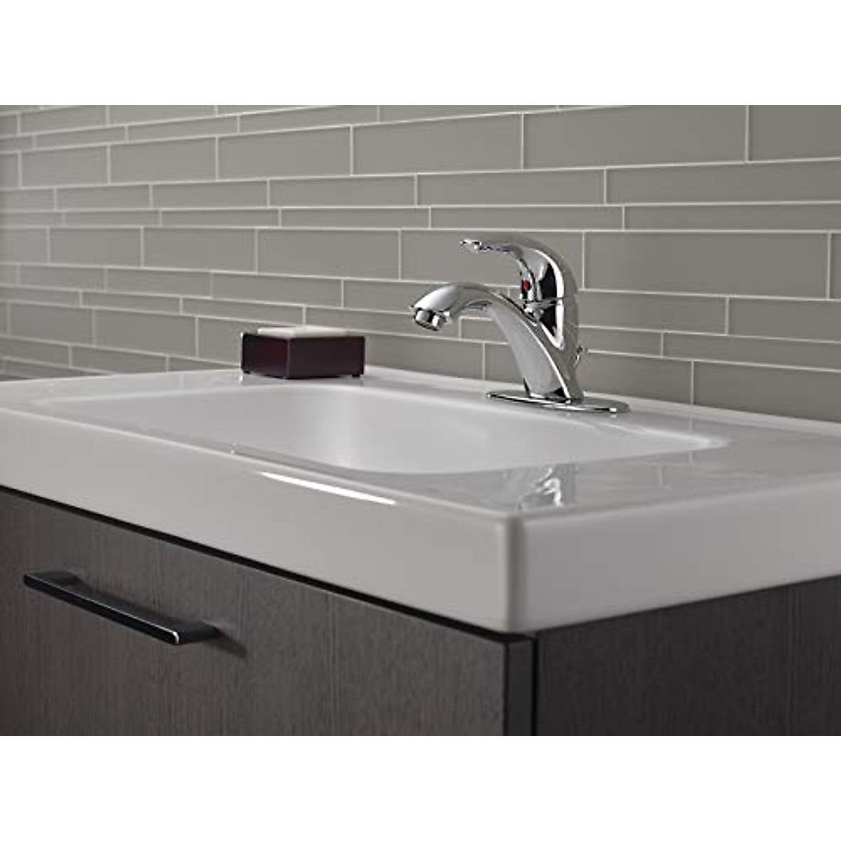 Delta Faucet Classic Single Hole Bathroom Faucet, Single Handle Bathroom Faucet Chrome, Bathroom Sink Faucet, 1 Hole Bathroom Faucet, Drain Assembly, Chrome 583LF-WF