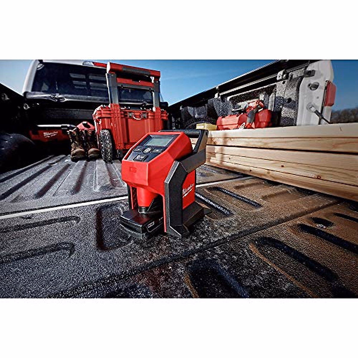 Milwaukee M12 12-Volt Lithium-Ion Cordless Compact Inflator Kit W/ 4.0Ah Battery & Charger