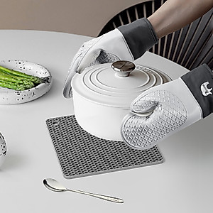 Oven Mitts, Heat Resistant Silicone Oven Mitt with Soft Cotton Lining 2 Pack Oven Mitts and Pot Holders Sets Perfect for BBQ, Baking and Cooking