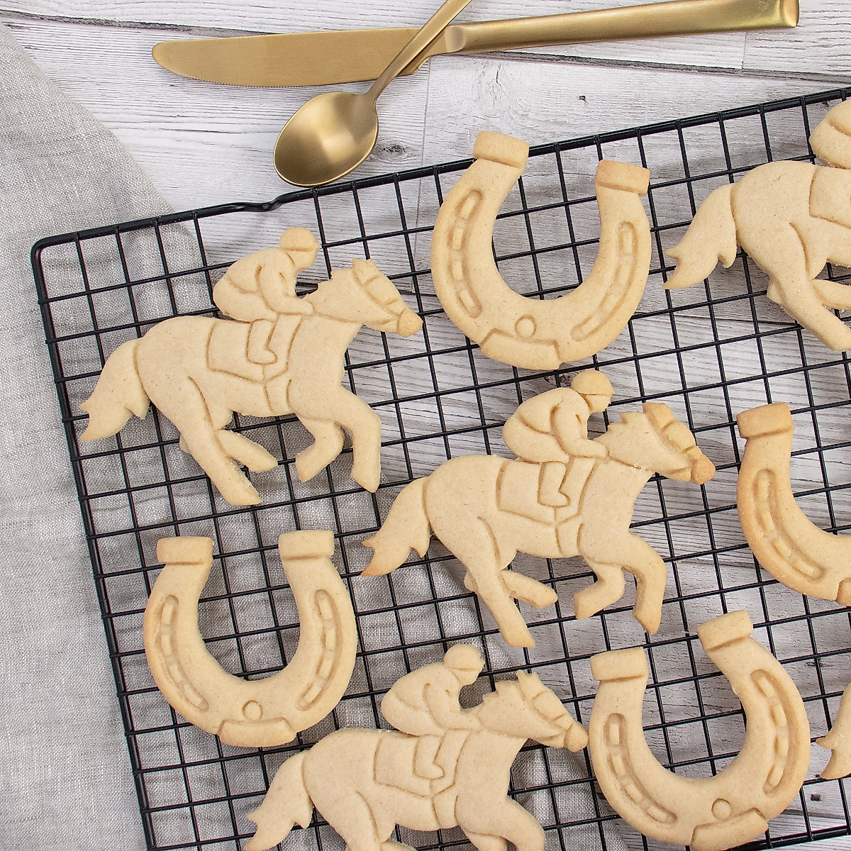 Set of 2 Jockey cookie cutters (Designs: Jockey and Horse Shoe), 2 pieces - Bakerlogy
