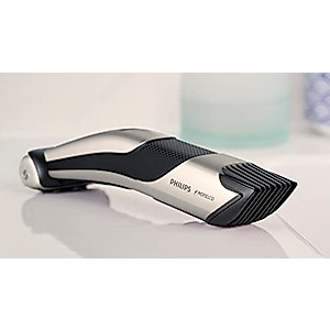 Philips Norelco Bodygroom Series 7000 Showerproof Body Trimmer & Shaver with Case and Replacement Head, BG7040/42