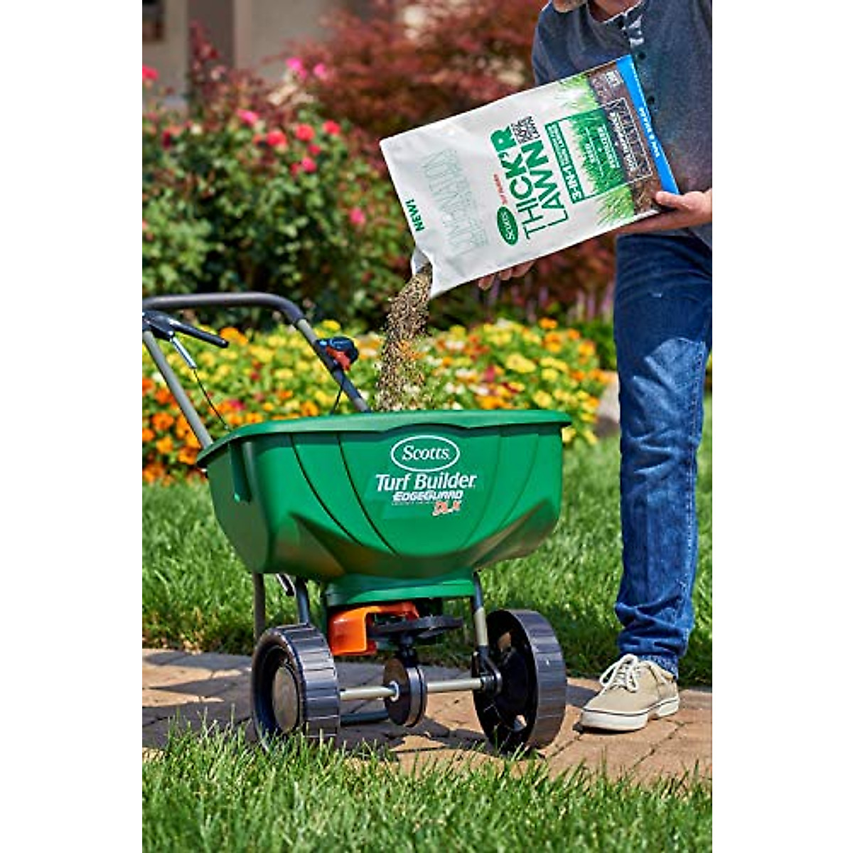 Scotts Turf Builder THICK'R LAWN Grass Seed, Fertilizer, and Soil Improver for Sun & Shade, 1,200 sq. ft., 12 lbs.