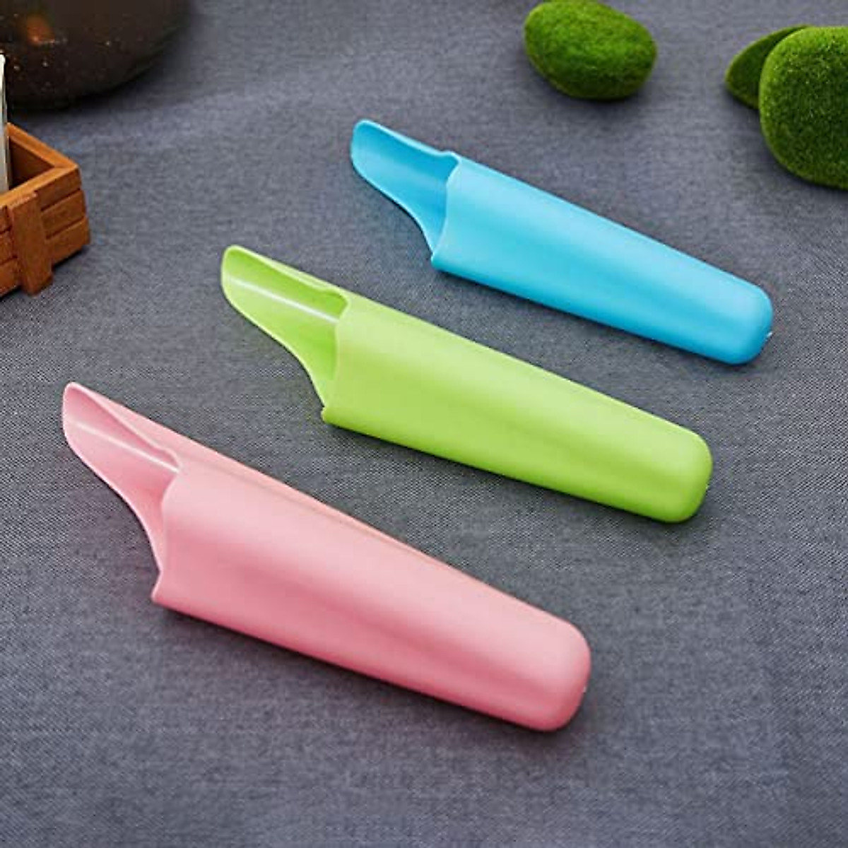 Amosfun 3pcs Gardening Shovel Cup Plastic Bucket Shovel Bonsai Soil Scoops for Home Succulent Planting Measuring Spoon Tool (Blue Pink Green)