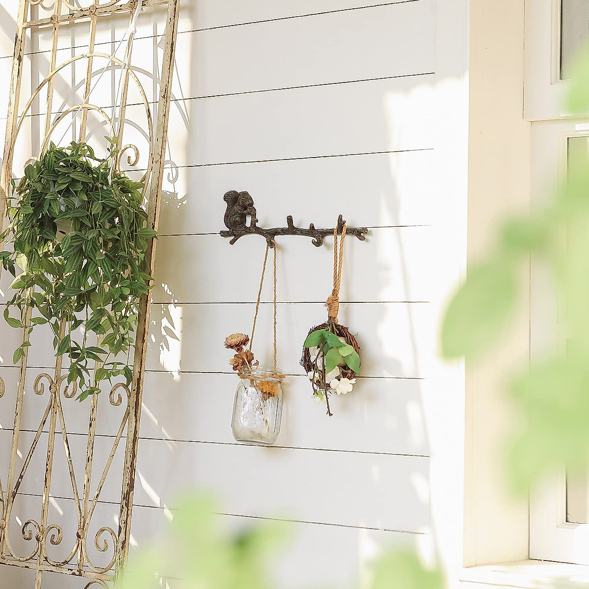 NIKKY HOME Cast Iron Rustic Coat Hook Hanger Vintage Squirrel Decorative Wall Hooks Practical Metal Storage Organizer Wall Mounted Hanging Hooks for Garden Tools Keys Indoor Outdoor Wall Decoration
