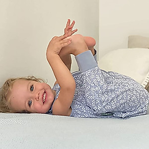 molis & co. Toddler Sleep Sack with Feet, 18-24 Months. 0.5 TOG Lightweight Baby Sleeping Bag with Legs. Unisex Leafprint. Cotton Toddler Wearable Blanket