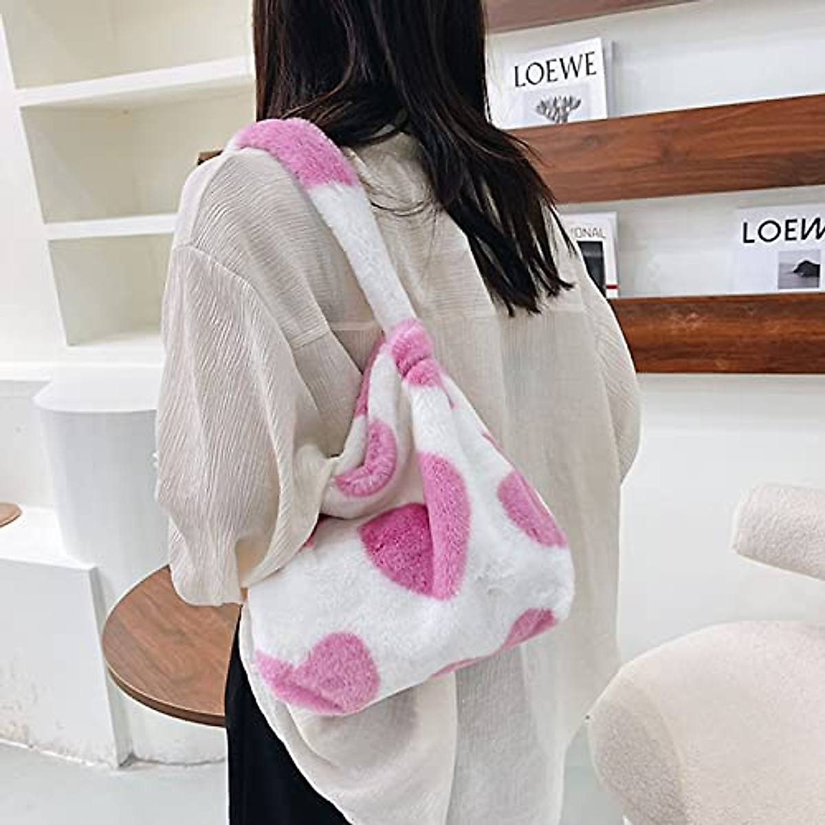 QWDLID Plush Tote Bags Fluffy Pink Hearts Pattern Print Shoulder Satchel Fashion Faux Fur Handbag Women Plush Shoulder Bag Crossbody Handbags Casual Soft Crossbody Purse for Shopping Traveling