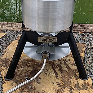 Bayou Classic SP31 14-in Bayou High Pressure Outdoor Cooker 14-in Cooking Surface 12-in Tall Frame 10-psi Adjustable Regulator w/ 48-in Stainless Braided Hose 4-in Cast Aluminum Burner