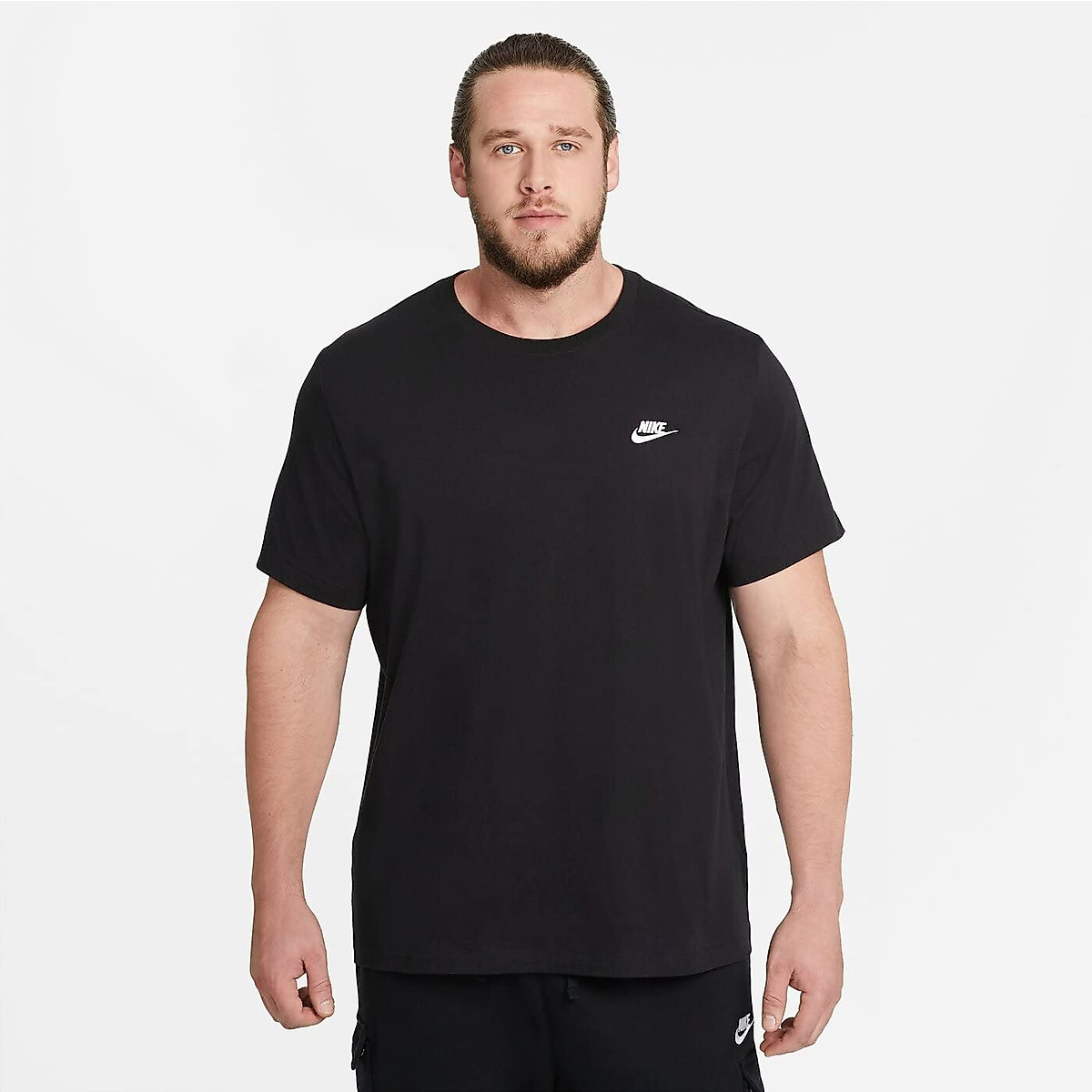 Men's Nike Sportswear Club T-Shirt, Nike Shirt for Men with Classic Fit, Black/White, XS