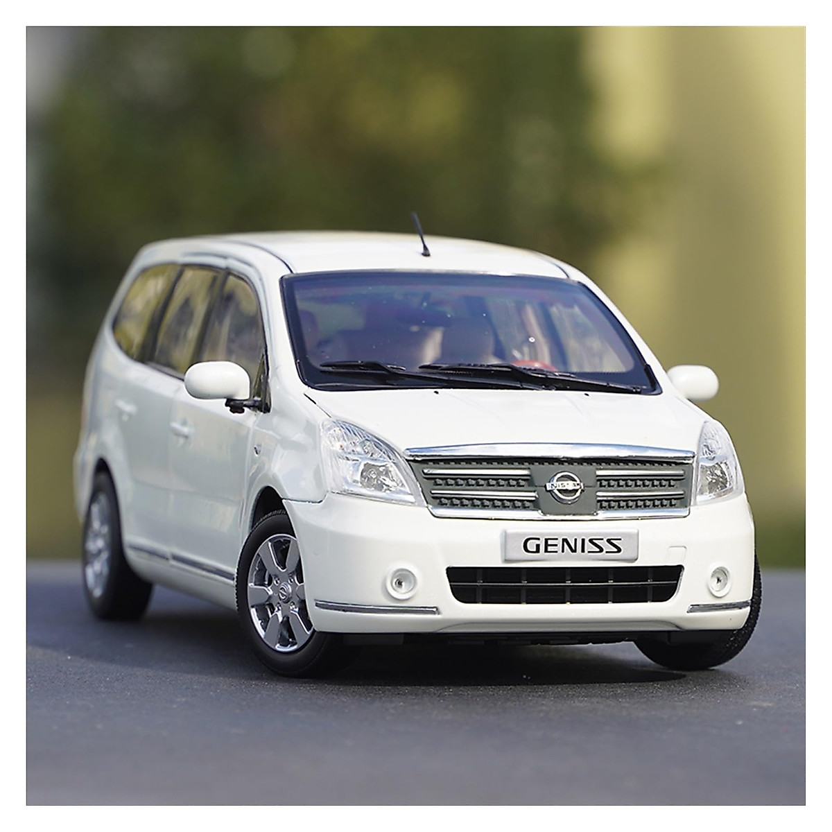 HAYCHE Alloy Resin Car Vehicle Model 1 18 Fit for Nissan Genesis Scale Static Die-cast Alloy Model Car Adult Display Photo Props Decoration Festive Deluxe Gift