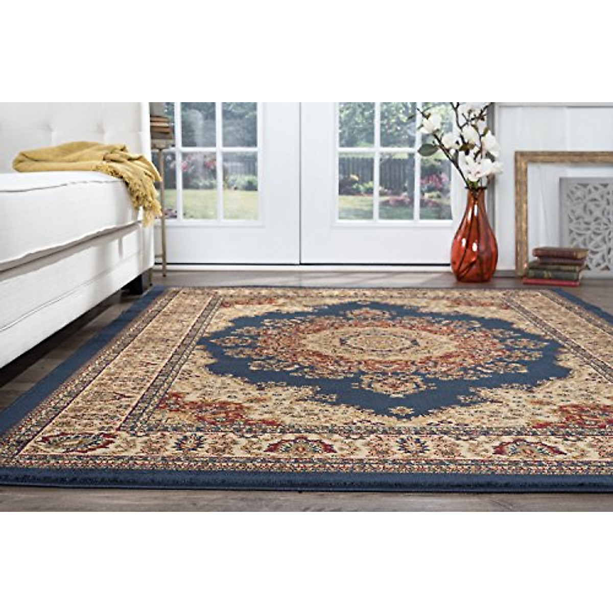 Fiona Traditional Oriental Navy Round Area Rug, 5' Round