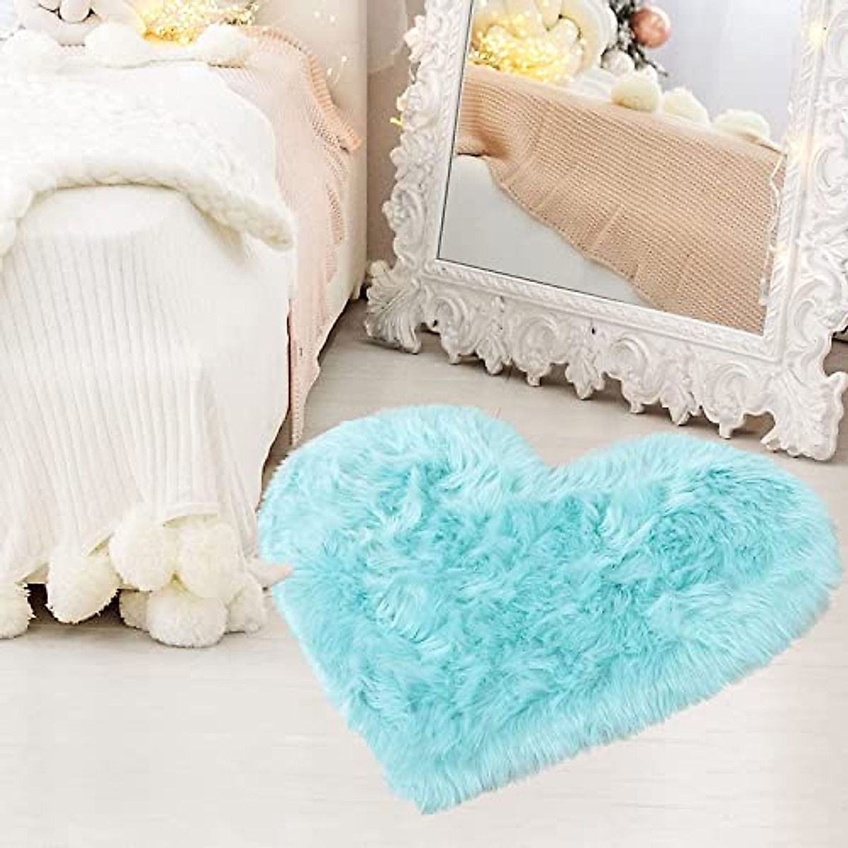 Askfairy Heart-Shaped Plush Rug,for The Indoor Anti-Skid Floor Mat of The Bedside Bedroom, Soft and Comfortable