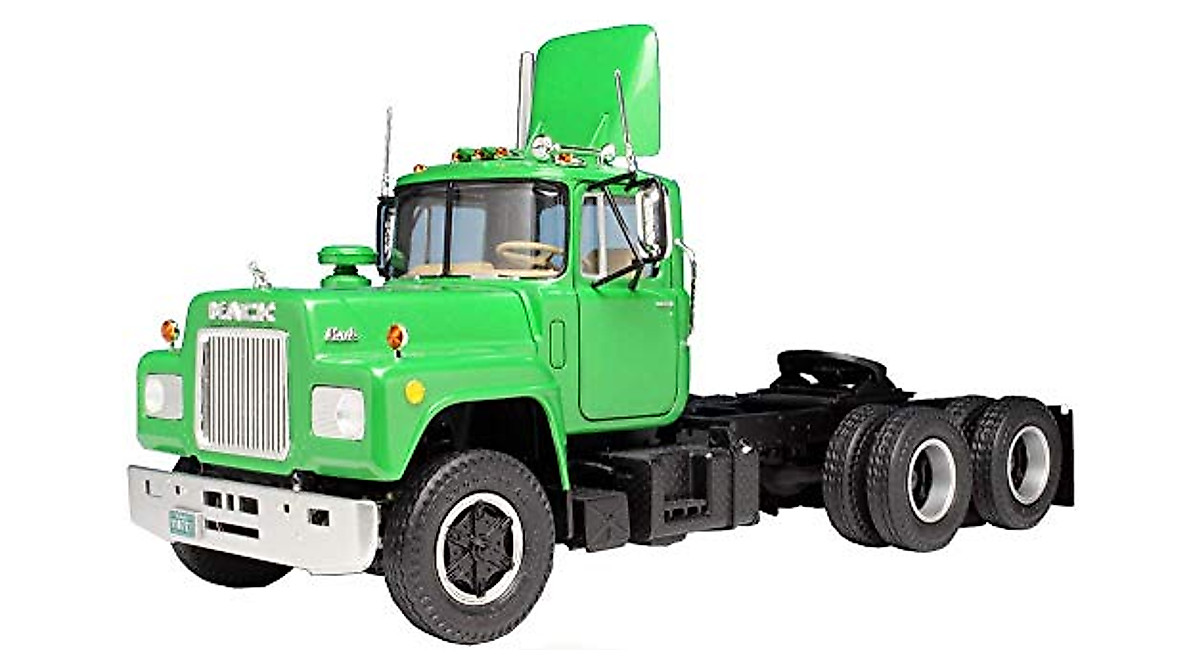 AMT Mack R685ST Semi Truck Model Kit | 1:25 Scale Detail